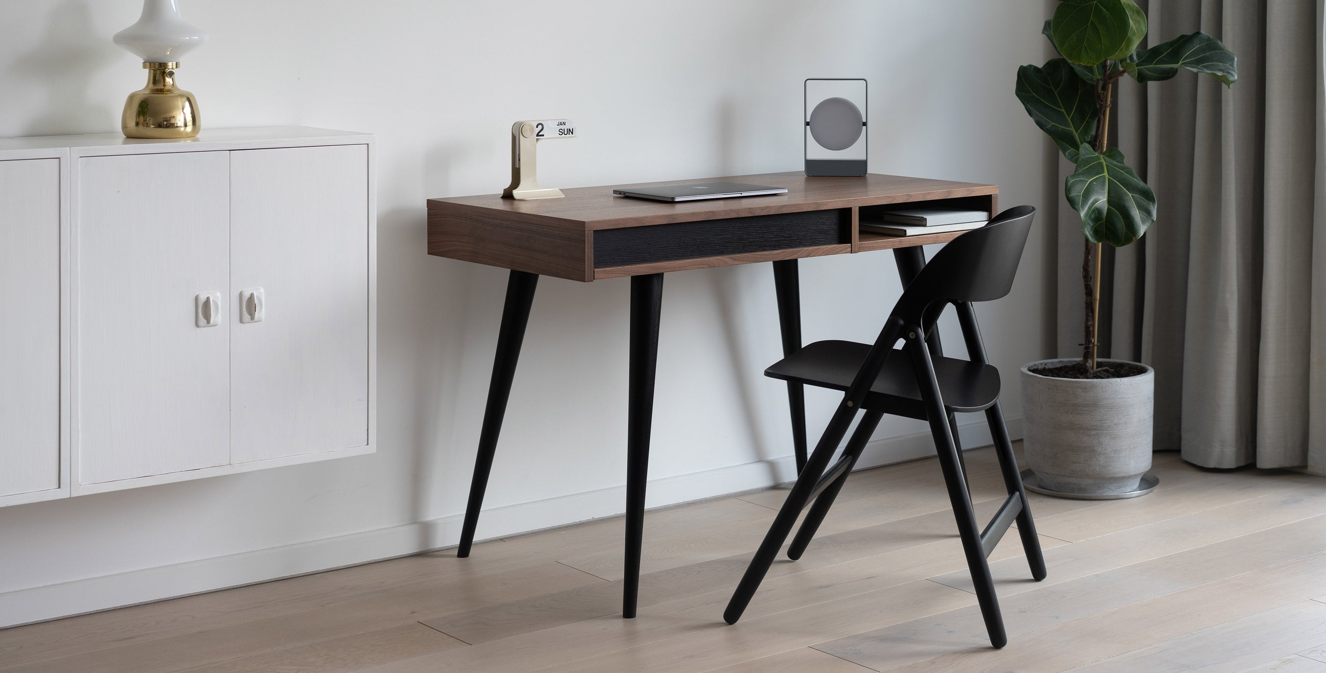 How Tapered Furniture Legs Helped Define Mid-Century Design | Case ...